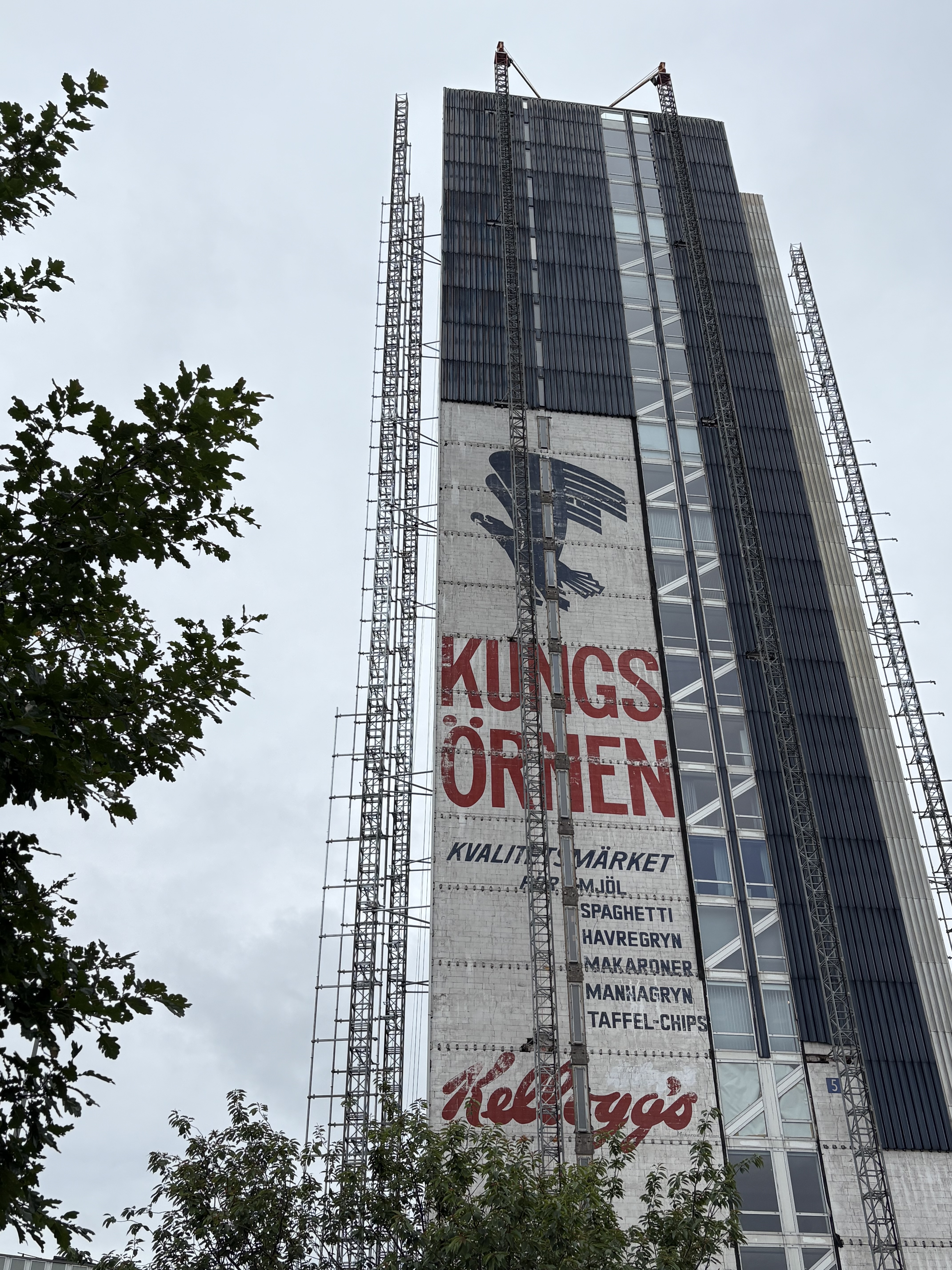 Kungsörnen åter synligt på Wenner-Gren Center – ett stycke svensk ...